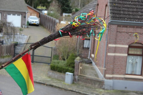 De bezem erdoor! Zo viert Horn carnaval | Ontdek de verhalen van Limburg